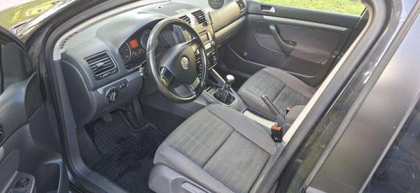 Volkswagen Golf 2007 Viļņa vietnē Melns Volkswagen Golf 2007 Viļņa, ar dzinēja tilpumu 1.90 L un nobraukumu 320 tūkst. km par 850 €, foto 10 vietnē AUTOMOTO.COM.LV