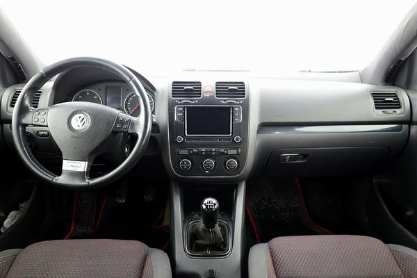 Volkswagen Golf 2007 in Tallinn on AUTOMOTO.COM.LV Black Volkswagen Golf 2007 in Tallinn, with an engine capacity of 2.00 L and mileage of 272 thousand km for 1799 €, photo 6 on AUTOMOTO.COM.LV