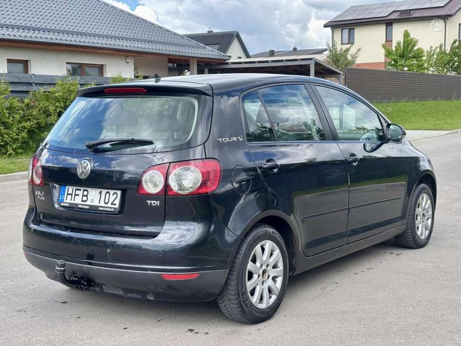 Melns Volkswagen Golf 2007 Viļņa, ar dzinēja tilpumu 1.90 L un nobraukumu 310 tūkst. km par 2900 €, foto 3 vietnē AUTOMOTO.COM.LV