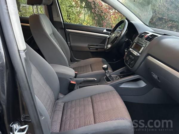 Black Volkswagen Golf 2007 in Rezekne, with an engine capacity of 1.40 L and mileage of 211 thousand km for 1950 €, photo 10 on AUTOMOTO.COM.LV