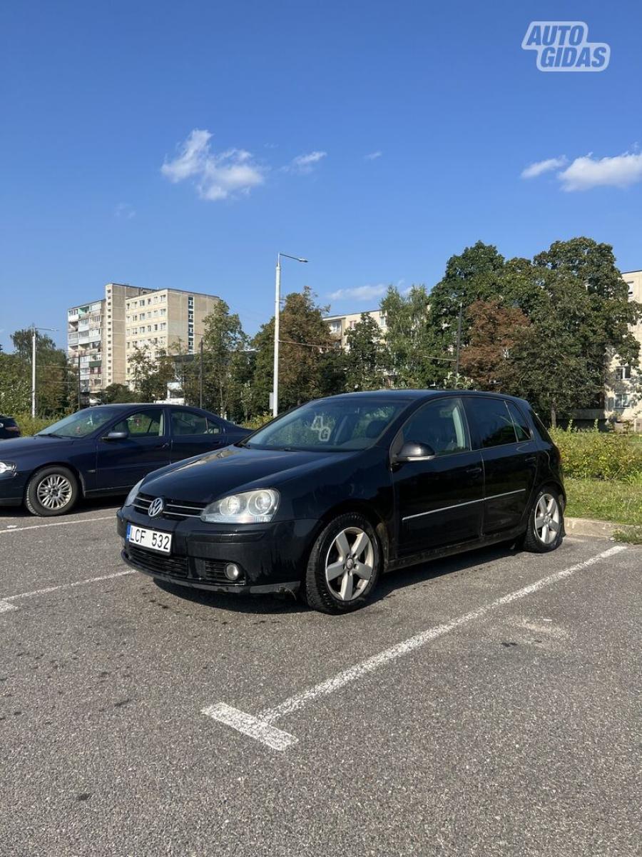 Melns Volkswagen Golf 2007 Viļņa, ar dzinēja tilpumu 1.90 L un nobraukumu 300 tūkst. km par 1200 €, foto 1 vietnē AUTOMOTO.COM.LV