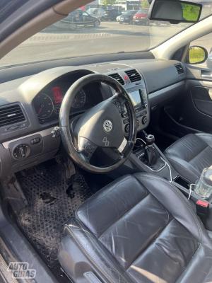 Melns Volkswagen Golf 2007 Viļņa, ar dzinēja tilpumu 1.90 L un nobraukumu 300 tūkst. km par 1200 €, foto 8 vietnē AUTOMOTO.COM.LV