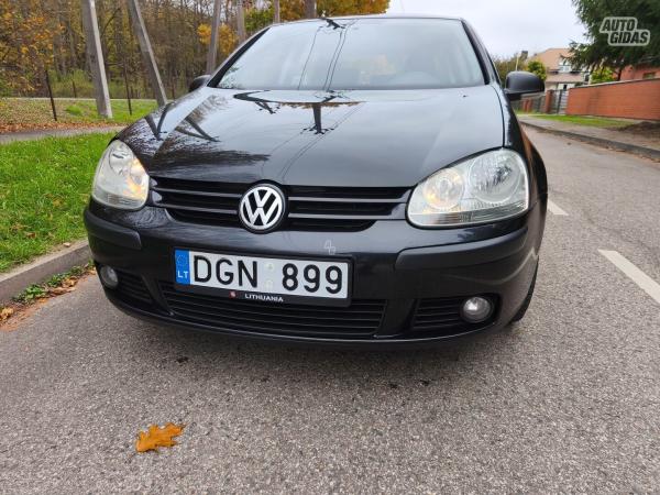 Volkswagen Golf 2007 in Kaunas on AUTOMOTO.COM.LV Black Volkswagen Golf 2007 in Kaunas, with an engine capacity of 1.90 L and mileage of 162 thousand km for 1700 €, photo 3 on AUTOMOTO.COM.LV