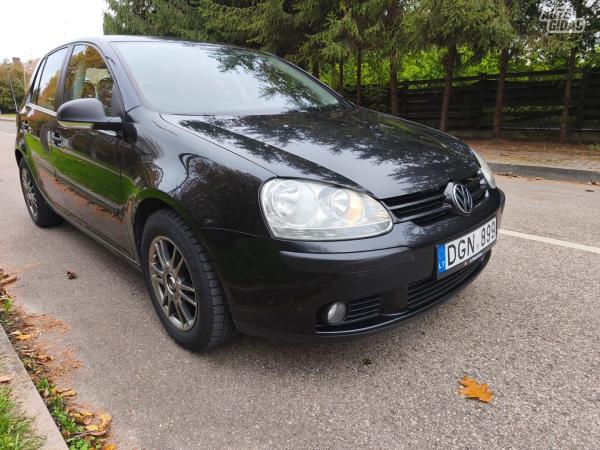Volkswagen Golf 2007 in Kaunas on AUTOMOTO.COM.LV Black Volkswagen Golf 2007 in Kaunas, with an engine capacity of 1.90 L and mileage of 162 thousand km for 1700 €, photo 4 on AUTOMOTO.COM.LV
