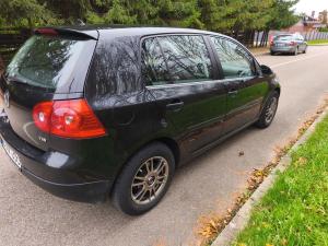 Melns Volkswagen Golf 2007 Kauņa, ar dzinēja tilpumu 1.90 L un nobraukumu 162 tūkst. km par 1700 €, foto 5 vietnē AUTOMOTO.COM.LV
