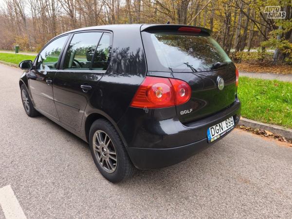 Volkswagen Golf 2007 in Kaunas on AUTOMOTO.COM.LV Black Volkswagen Golf 2007 in Kaunas, with an engine capacity of 1.90 L and mileage of 162 thousand km for 1700 €, photo 7 on AUTOMOTO.COM.LV