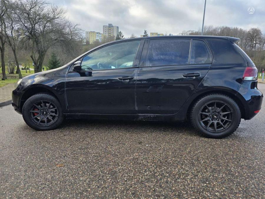 Black Volkswagen Golf 2008 in Jonava, with an engine capacity of 1.97 L and mileage of 402 thousand km for 4250 €, photo 5 on AUTOMOTO.COM.LV