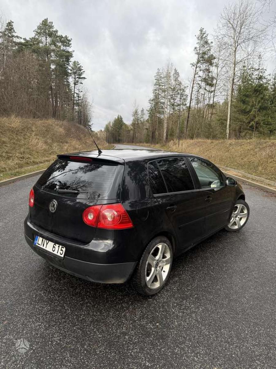Black Volkswagen Golf 2008 in Kaunas, with an engine capacity of 1.90 L and mileage of 293 thousand km for 1999 €, photo 7 on AUTOMOTO.COM.LV
