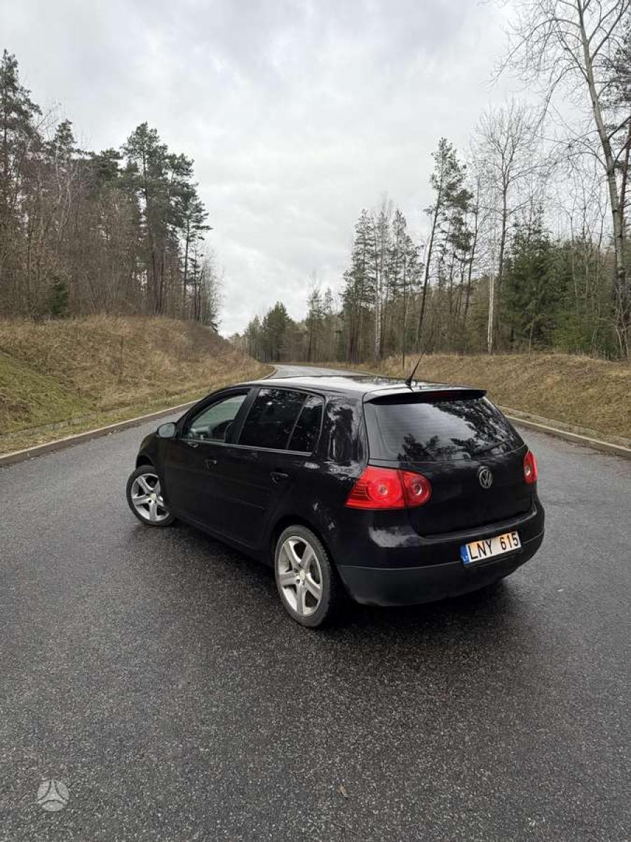 Black Volkswagen Golf 2008 in Kaunas, with an engine capacity of 1.90 L and mileage of 293 thousand km for 1999 €, photo 8 on AUTOMOTO.COM.LV