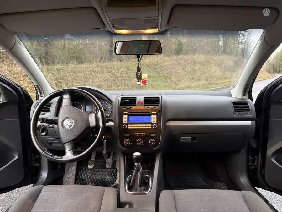 Black Volkswagen Golf 2008 in Kaunas, with an engine capacity of 1.90 L and mileage of 293 thousand km for 1999 €, photo 9 on AUTOMOTO.COM.LV