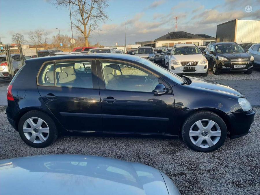 Black Volkswagen Golf 2008 in Kaunas, with an engine capacity of 1.90 L and mileage of 220 thousand km for 3600 €, photo 7 on AUTOMOTO.COM.LV