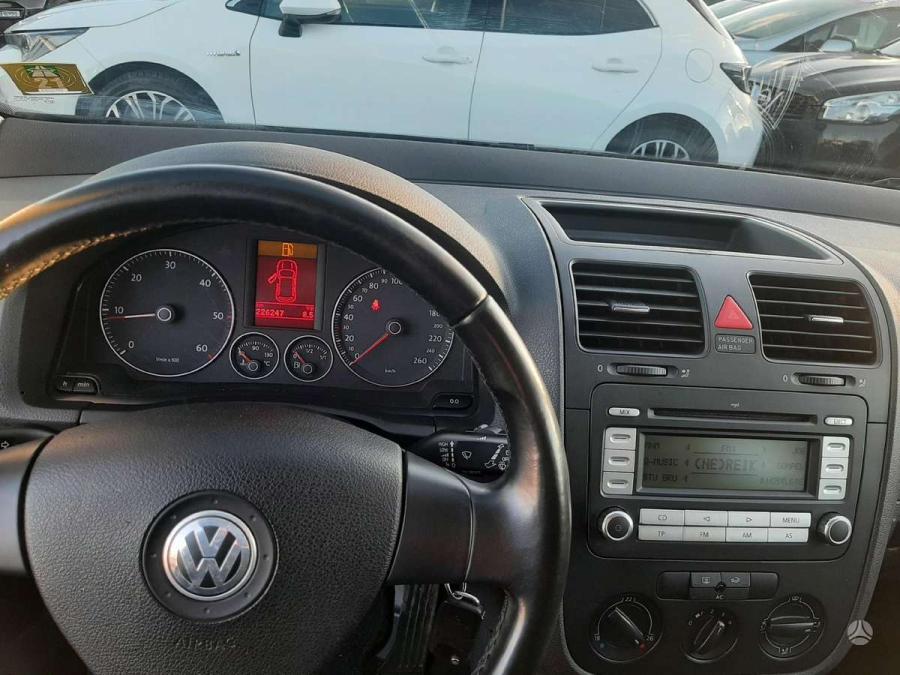 Black Volkswagen Golf 2008 in Kaunas, with an engine capacity of 1.90 L and mileage of 220 thousand km for 3600 €, photo 14 on AUTOMOTO.COM.LV
