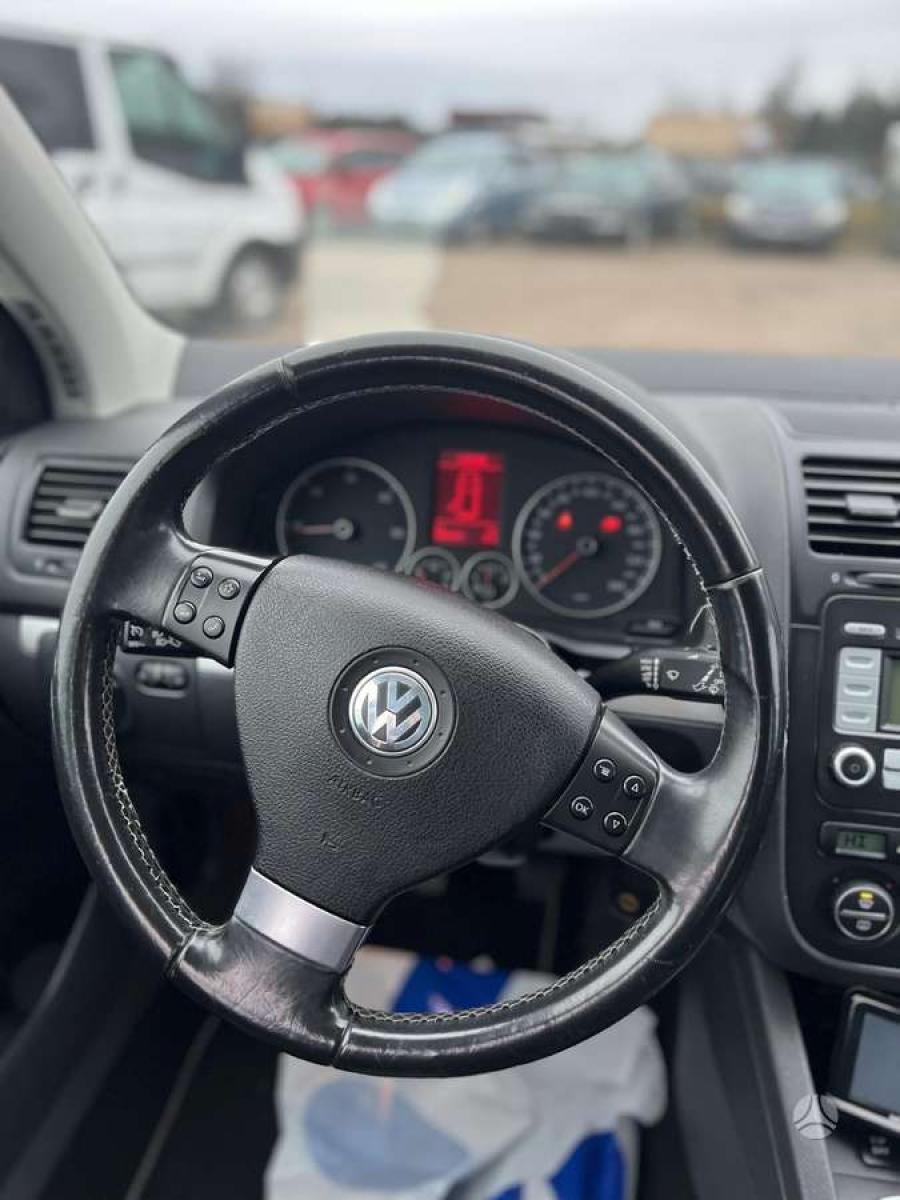 Melns Volkswagen Golf 2008 Utena, ar dzinēja tilpumu 1.97 L un nobraukumu 258 tūkst. km par 3450 €, foto 11 vietnē AUTOMOTO.COM.LV