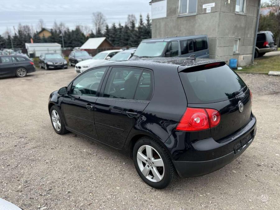 Melns Volkswagen Golf 2008 Utena, ar dzinēja tilpumu 1.97 L un nobraukumu 258 tūkst. km par 3450 €, foto 4 vietnē AUTOMOTO.COM.LV