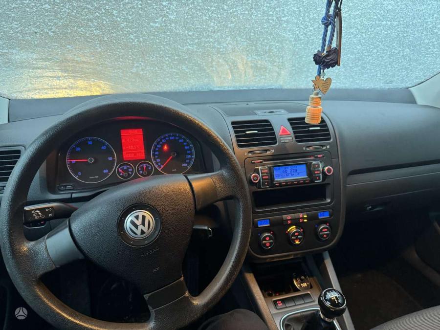 Melns Volkswagen Golf 2008 Kėdainiai, ar dzinēja tilpumu 1.90 L un nobraukumu 384 tūkst. km par 2100 €, foto 6 vietnē AUTOMOTO.COM.LV