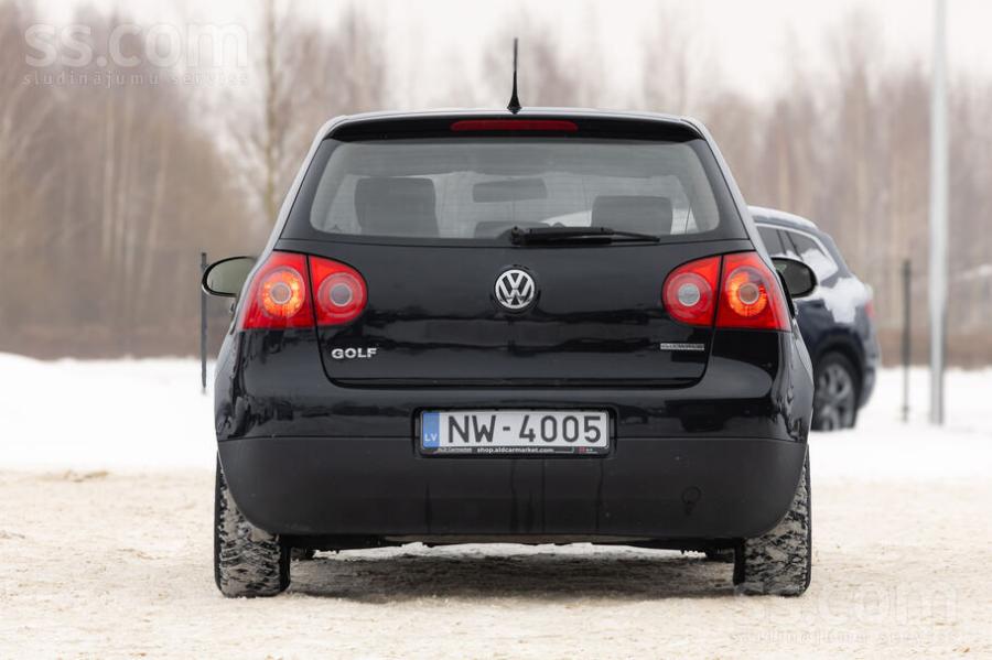 Black Volkswagen Golf 2008 in Jelgava, with an engine capacity of 1.90 L and mileage of 350 thousand km for 2450 €, photo 5 on AUTOMOTO.COM.LV