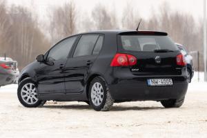 Black Volkswagen Golf 2008 in Jelgava, with an engine capacity of 1.90 L and mileage of 350 thousand km for 2450 €, photo 6 on AUTOMOTO.COM.LV