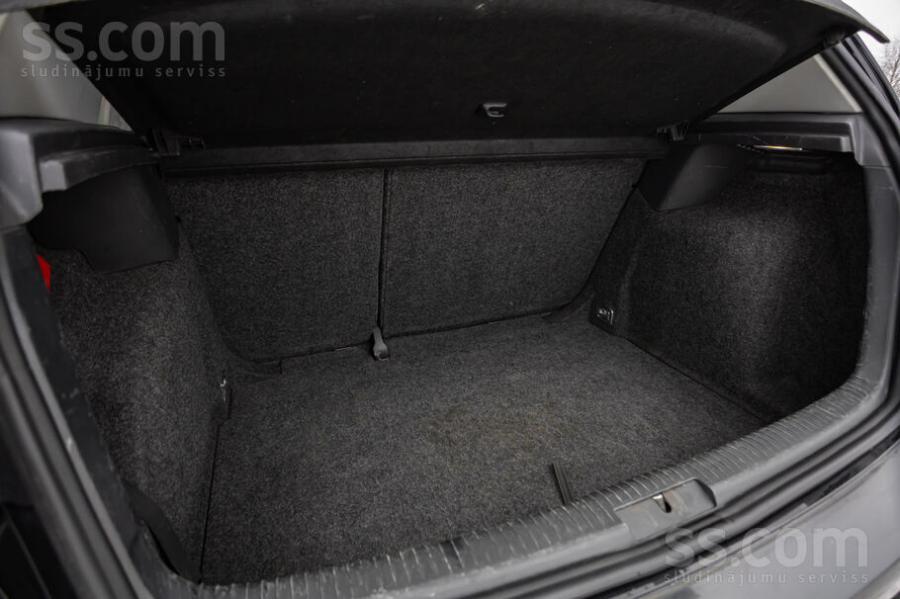 Black Volkswagen Golf 2008 in Jelgava, with an engine capacity of 1.90 L and mileage of 350 thousand km for 2450 €, photo 20 on AUTOMOTO.COM.LV