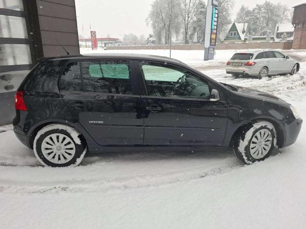 Melns Volkswagen Golf 2008 Utena, ar dzinēja tilpumu 1.90 L un nobraukumu 280 tūkst. km par 2650 €, foto 4 vietnē AUTOMOTO.COM.LV