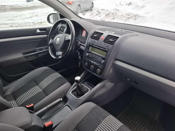 Melns Volkswagen Golf 2008 Utena, ar dzinēja tilpumu 1.90 L un nobraukumu 280 tūkst. km par 2650 €, foto 5 vietnē AUTOMOTO.COM.LV