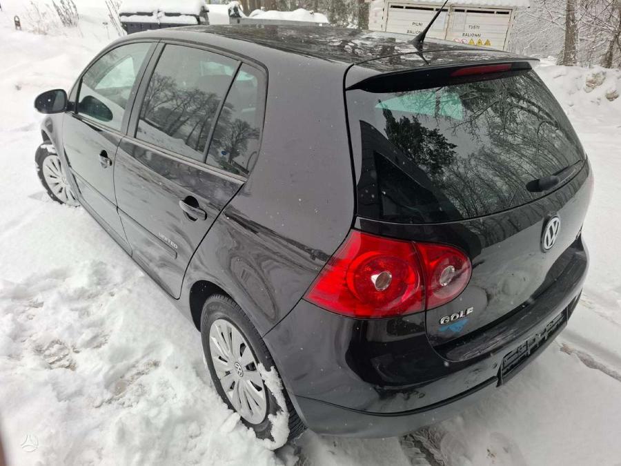 Melns Volkswagen Golf 2008 Utena, ar dzinēja tilpumu 1.90 L un nobraukumu 280 tūkst. km par 2650 €, foto 12 vietnē AUTOMOTO.COM.LV