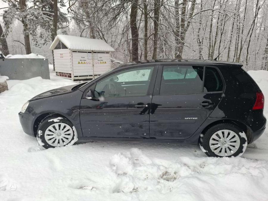Melns Volkswagen Golf 2008 Utena, ar dzinēja tilpumu 1.90 L un nobraukumu 280 tūkst. km par 2650 €, foto 13 vietnē AUTOMOTO.COM.LV