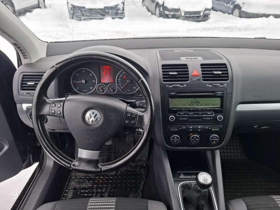 Melns Volkswagen Golf 2008 Utena, ar dzinēja tilpumu 1.90 L un nobraukumu 280 tūkst. km par 2650 €, foto 19 vietnē AUTOMOTO.COM.LV