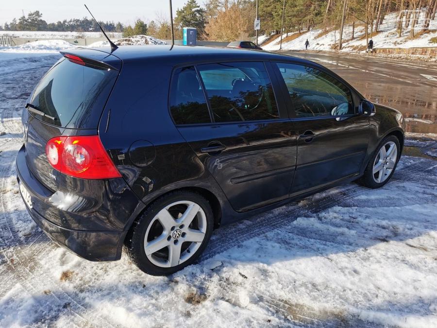 Black Volkswagen Golf 2008 in Kaunas, with an engine capacity of 1.90 L and mileage of 300 thousand km for 2400 €, photo 4 on AUTOMOTO.COM.LV