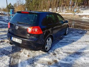 Black Volkswagen Golf 2008 in Kaunas, with an engine capacity of 1.90 L and mileage of 300 thousand km for 2400 €, photo 5 on AUTOMOTO.COM.LV