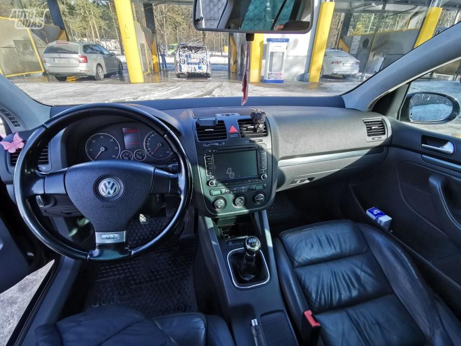 Black Volkswagen Golf 2008 in Kaunas, with an engine capacity of 1.90 L and mileage of 300 thousand km for 2400 €, photo 8 on AUTOMOTO.COM.LV