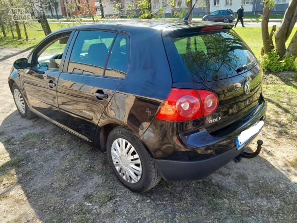 Melns Volkswagen Golf 2008 Marijampole, ar dzinēja tilpumu 1.90 L un nobraukumu 346 tūkst. km par 1450 €, foto 5 vietnē AUTOMOTO.COM.LV