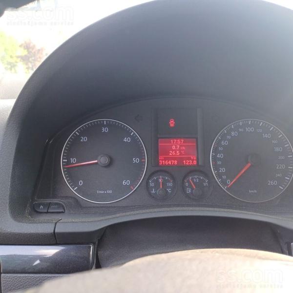 Melns Volkswagen Golf 2008 Rīga, ar dzinēja tilpumu 2.00 L un nobraukumu 316 tūkst. km par 1150 €, foto 5 vietnē AUTOMOTO.COM.LV