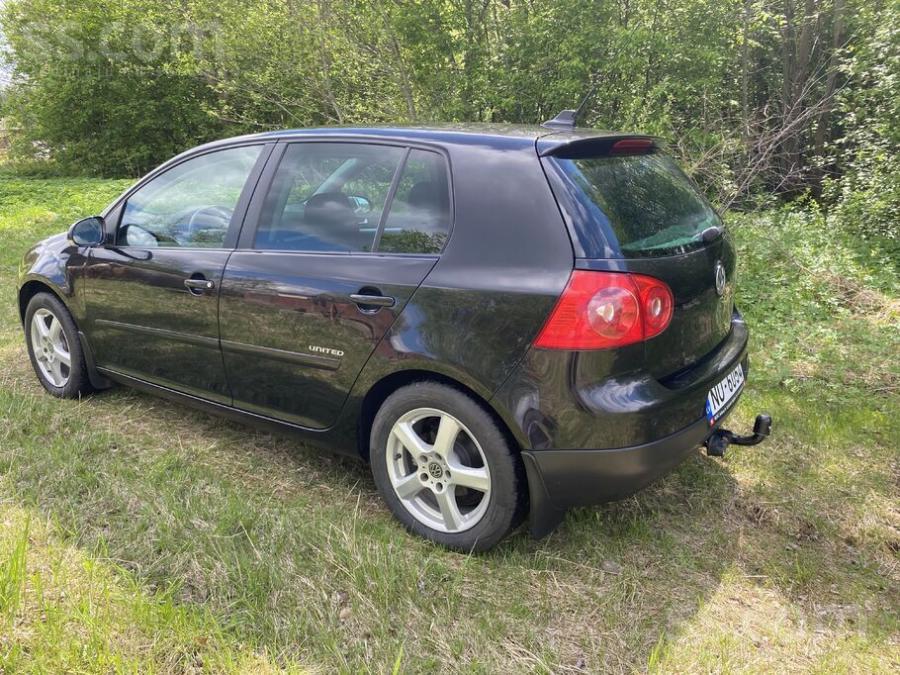 Black Volkswagen Golf 2008 in Valmiera, with an engine capacity of 1.90 L and mileage of 274 thousand km for 3200 €, photo 3 on AUTOMOTO.COM.LV