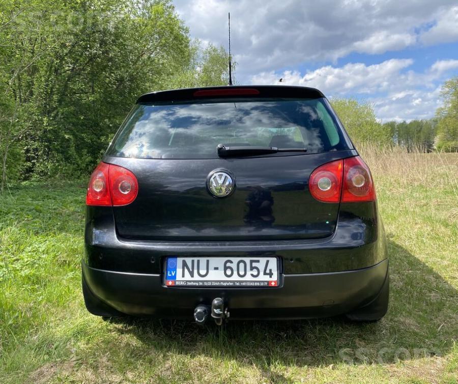 Black Volkswagen Golf 2008 in Valmiera, with an engine capacity of 1.90 L and mileage of 274 thousand km for 3200 €, photo 4 on AUTOMOTO.COM.LV