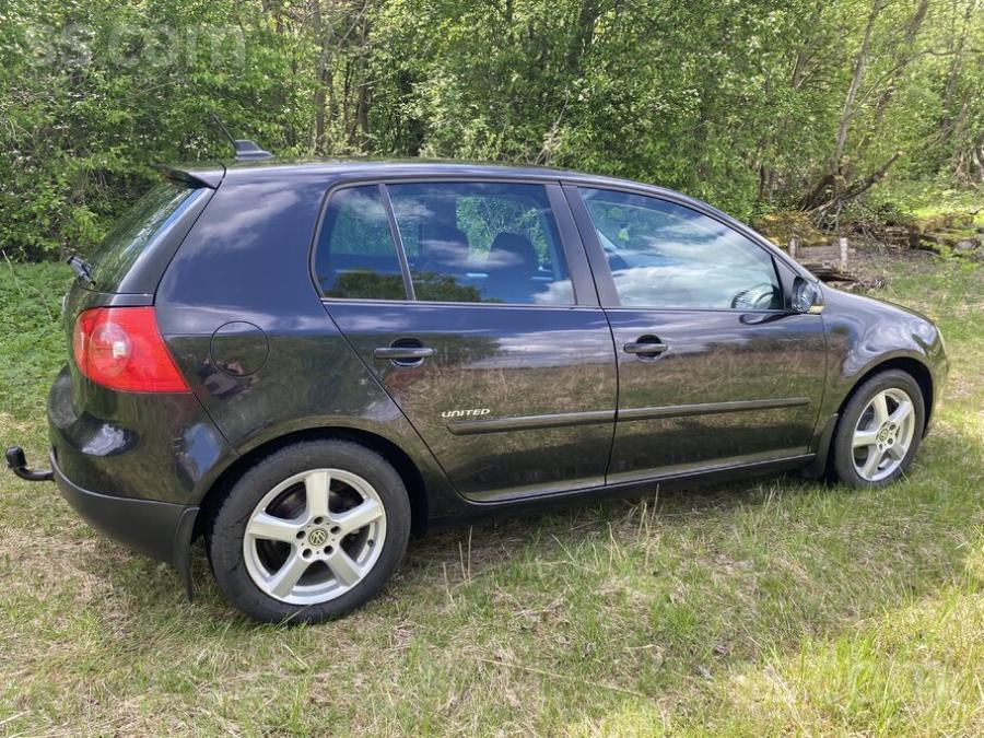 Black Volkswagen Golf 2008 in Valmiera, with an engine capacity of 1.90 L and mileage of 274 thousand km for 3200 €, photo 5 on AUTOMOTO.COM.LV
