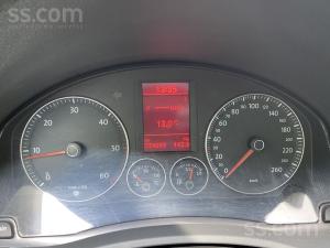 Black Volkswagen Golf 2008 in Valmiera, with an engine capacity of 1.90 L and mileage of 274 thousand km for 3200 €, photo 8 on AUTOMOTO.COM.LV