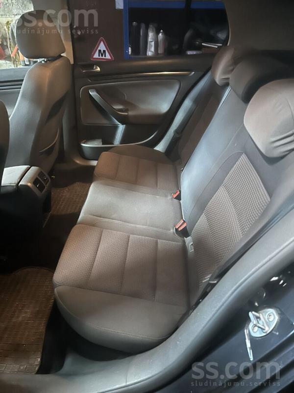 Melns Volkswagen Golf 2008 Krāslava, ar dzinēja tilpumu 1.90 L un nobraukumu 335 tūkst. km par 2500 €, foto 9 vietnē AUTOMOTO.COM.LV