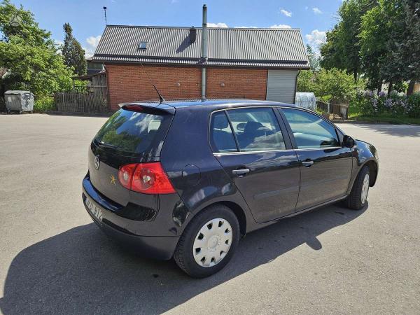 Melns Volkswagen Golf 2008 Panevēža, ar dzinēja tilpumu 1.39 L un nobraukumu 2 tūkst. km par 2000 €, foto 3 vietnē AUTOMOTO.COM.LV