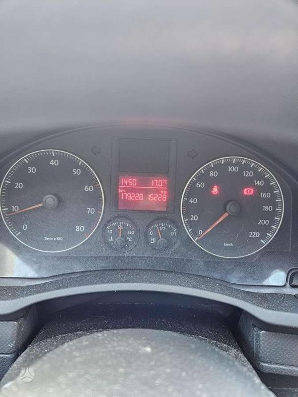 Melns Volkswagen Golf 2008 Panevēža, ar dzinēja tilpumu 1.39 L un nobraukumu 2 tūkst. km par 2000 €, foto 7 vietnē AUTOMOTO.COM.LV