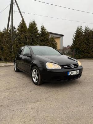 Melns Volkswagen Golf 2008 Rīga, ar dzinēja tilpumu 1.90 L un nobraukumu 420 tūkst. km par 1750 €, foto  vietnē AUTOMOTO.COM.LV