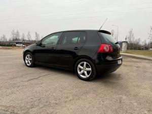 Black Volkswagen Golf 2008 in Riga, with an engine capacity of 1.90 L and mileage of 420 thousand km for 1750 €, photo 4 on AUTOMOTO.COM.LV