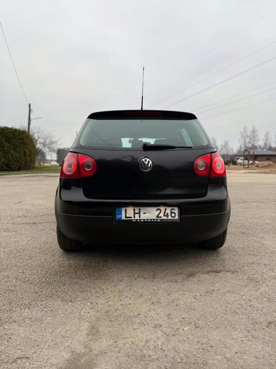 Black Volkswagen Golf 2008 in Riga, with an engine capacity of 1.90 L and mileage of 420 thousand km for 1750 €, photo 5 on AUTOMOTO.COM.LV