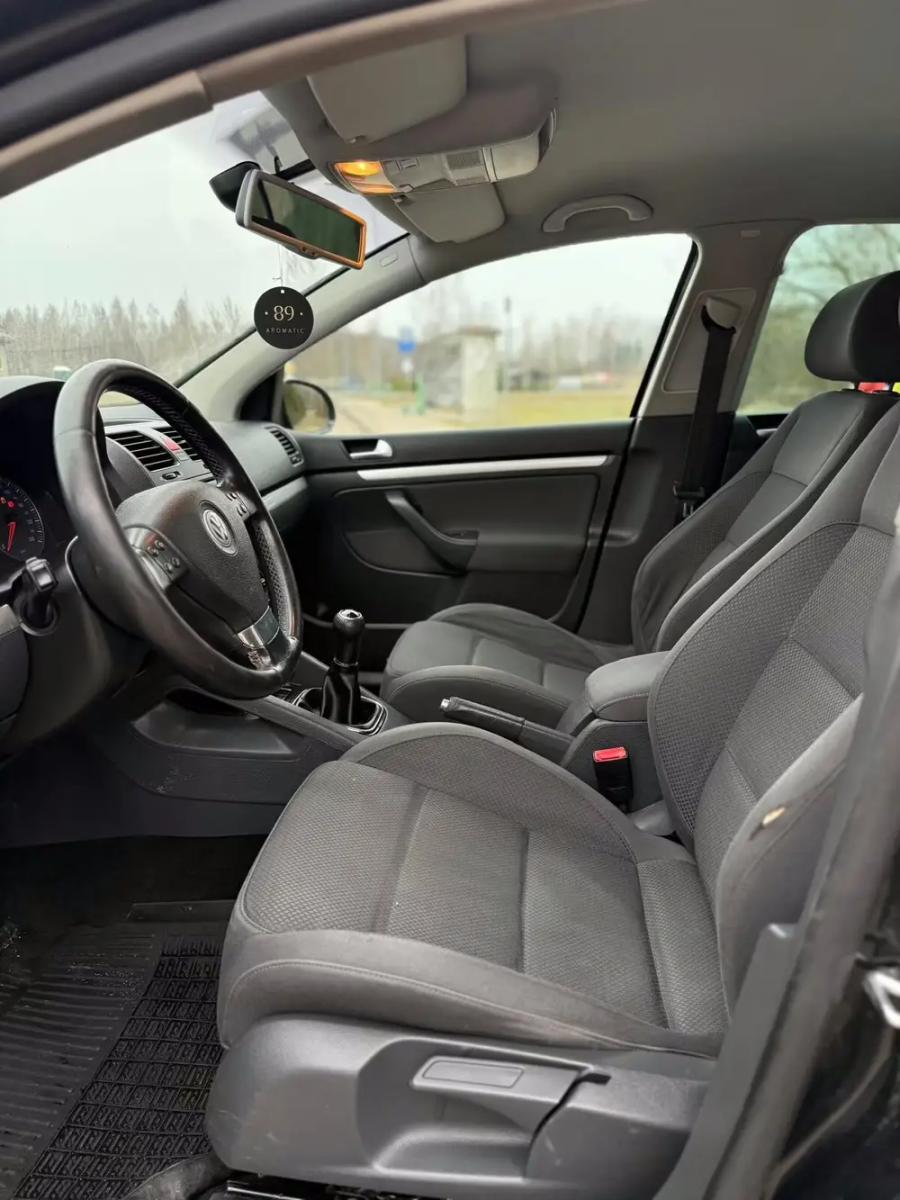Black Volkswagen Golf 2008 in Riga, with an engine capacity of 1.90 L and mileage of 420 thousand km for 1750 €, photo 8 on AUTOMOTO.COM.LV