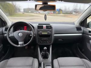 Black Volkswagen Golf 2008 in Riga, with an engine capacity of 1.90 L and mileage of 420 thousand km for 1750 €, photo 9 on AUTOMOTO.COM.LV