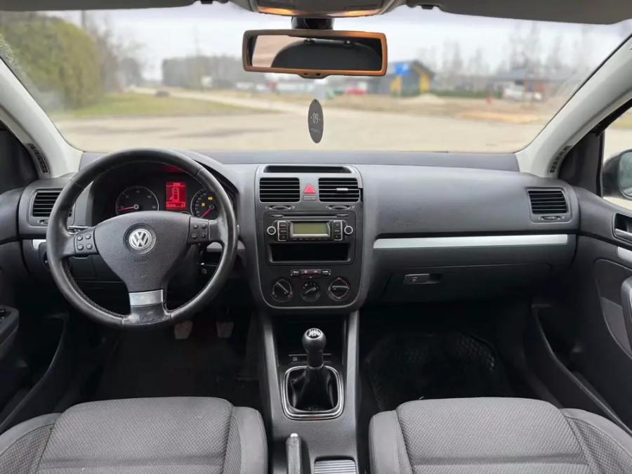Black Volkswagen Golf 2008 in Riga, with an engine capacity of 1.90 L and mileage of 420 thousand km for 1750 €, photo 9 on AUTOMOTO.COM.LV