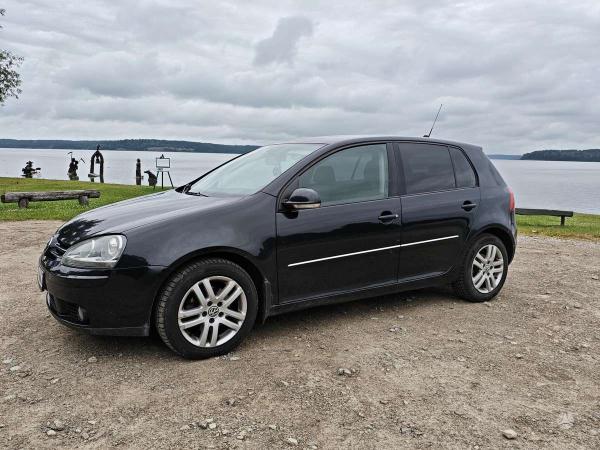 Black Volkswagen Golf 2008 in Kaunas, with an engine capacity of 1.90 L and mileage of 334 thousand km for 2600 €, photo 2 on AUTOMOTO.COM.LV