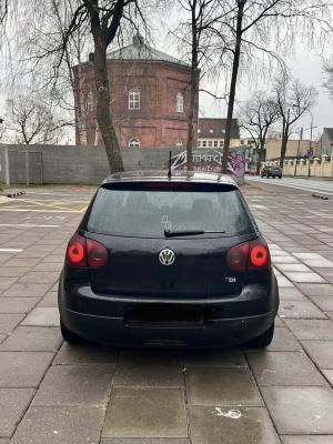 Black Volkswagen Golf 2008 in Klaipeda, with an engine capacity of 1.90 L and mileage of 314 thousand km for 2300 €, photo 8 on AUTOMOTO.COM.LV