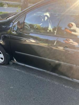 Melns Volkswagen Golf 2008 Panevēža, ar dzinēja tilpumu 1.90 L un nobraukumu 3 tūkst. km par 1050 €, foto 3 vietnē AUTOMOTO.COM.LV