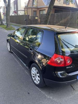 Melns Volkswagen Golf 2008 Panevēža, ar dzinēja tilpumu 1.90 L un nobraukumu 3 tūkst. km par 1050 €, foto 5 vietnē AUTOMOTO.COM.LV