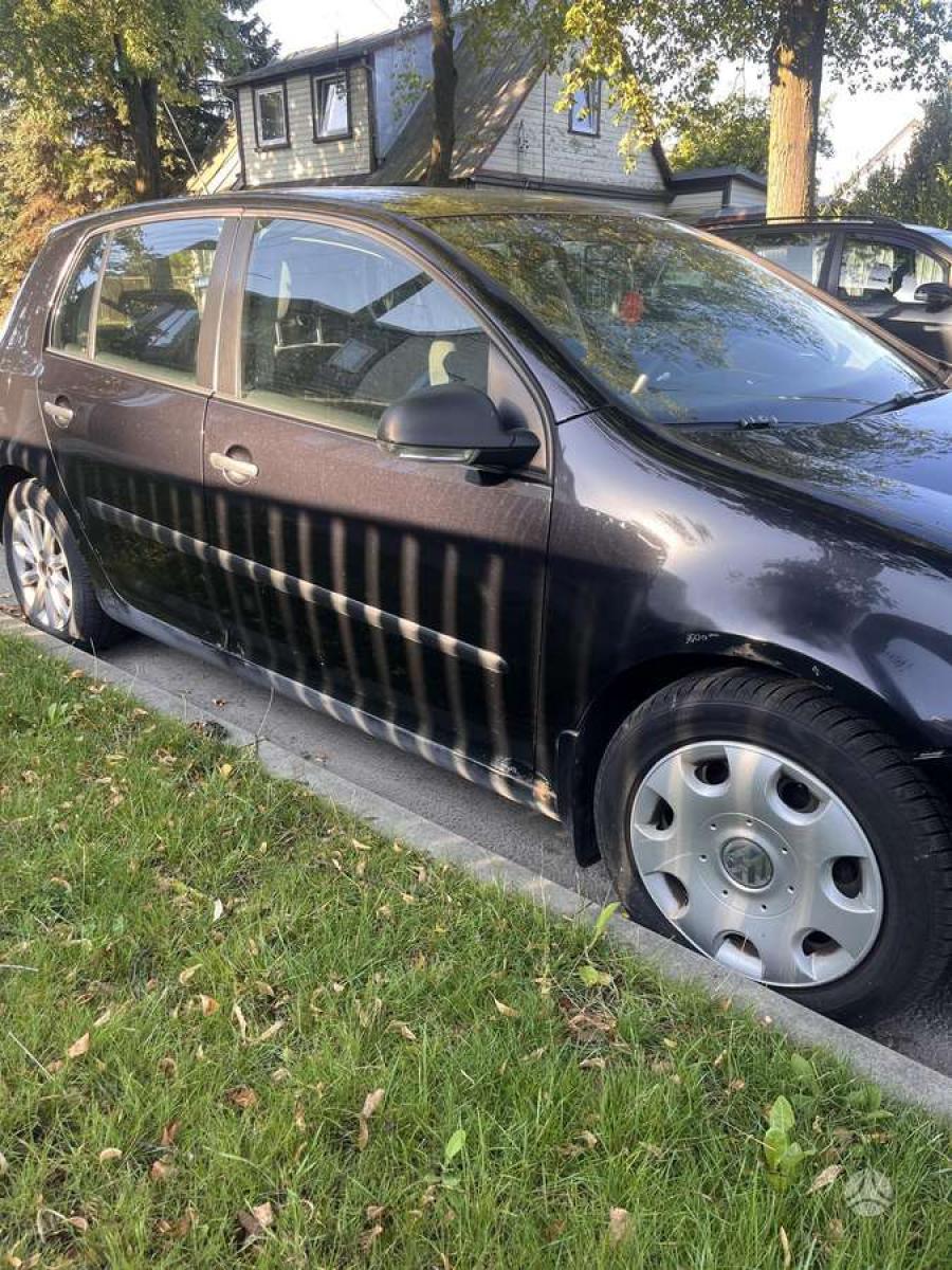 Melns Volkswagen Golf 2008 Panevēža, ar dzinēja tilpumu 1.90 L un nobraukumu 3 tūkst. km par 1050 €, foto 7 vietnē AUTOMOTO.COM.LV